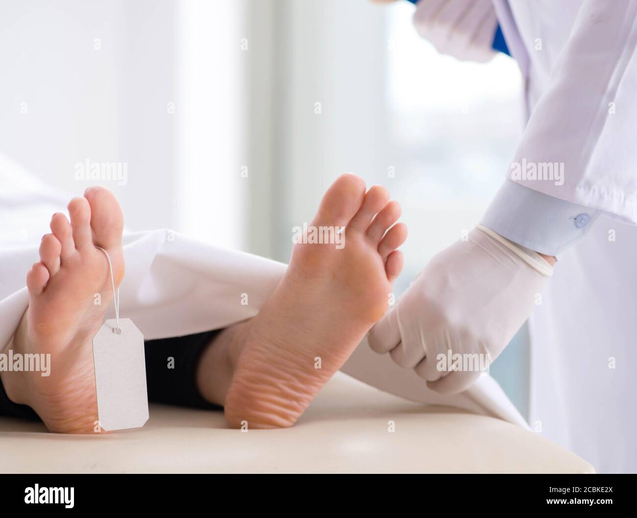 Corpse table sheet hi-res stock photography and images - Alamy