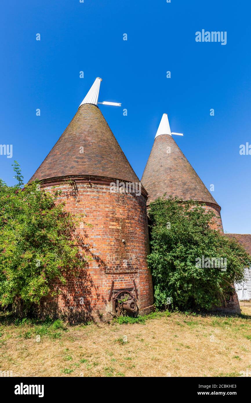 Oast houses in kent hi-res stock photography and images - Alamy