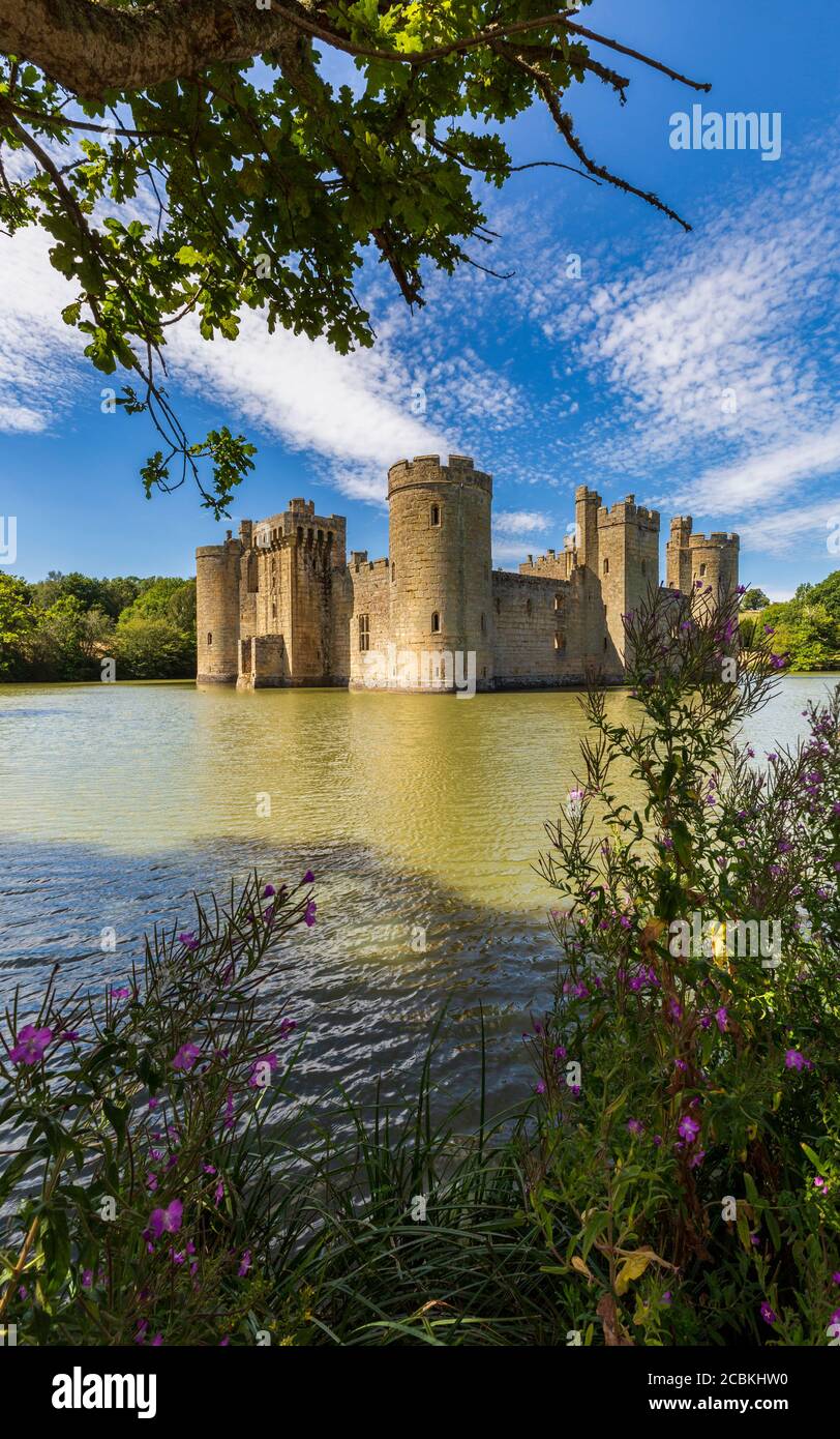 Bodiam castle hi-res stock photography and images - Alamy