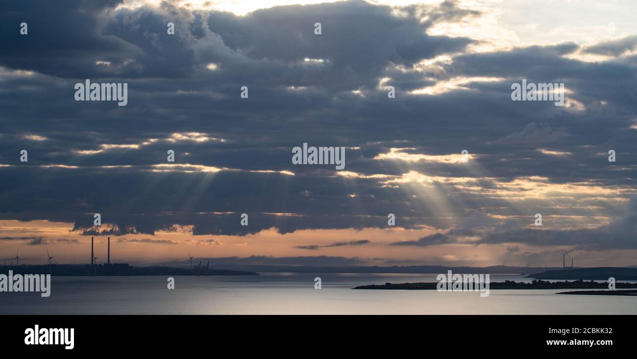 Still watersun beams hi-res stock photography and images - Alamy