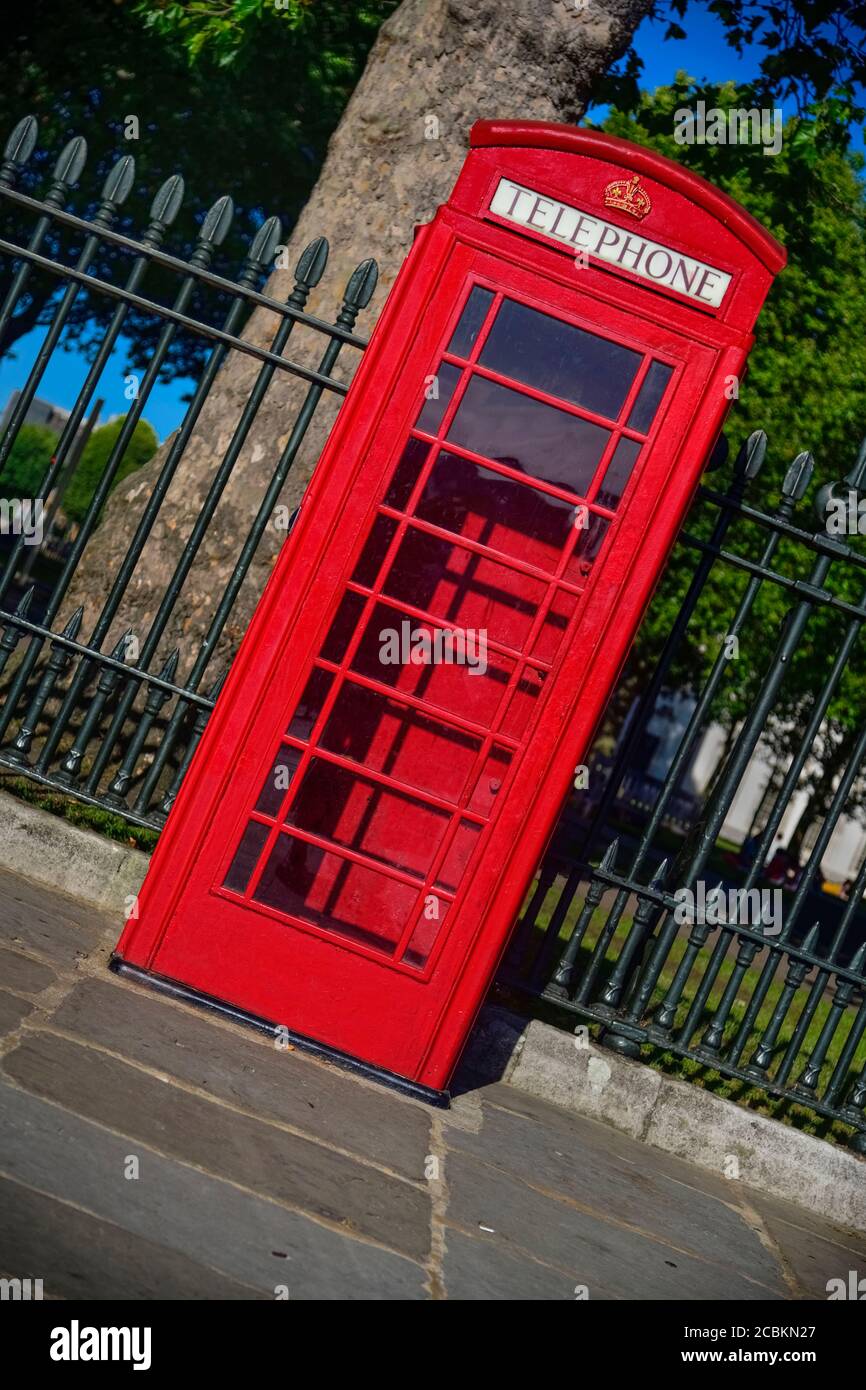 Uk red telephone box hi-res stock photography and images - Alamy
