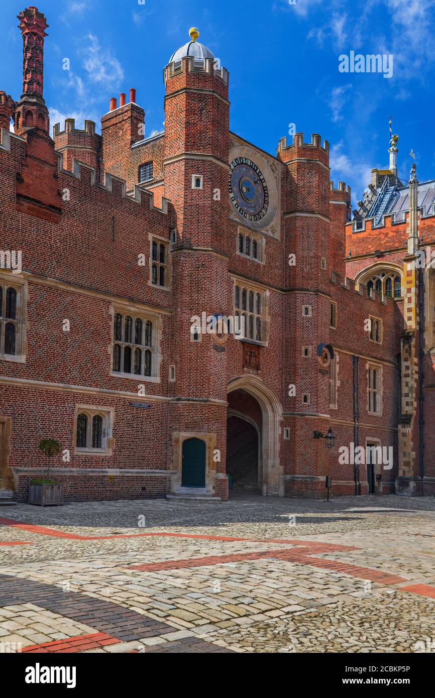 Hampton court palace clock court hi-res stock photography and images ...