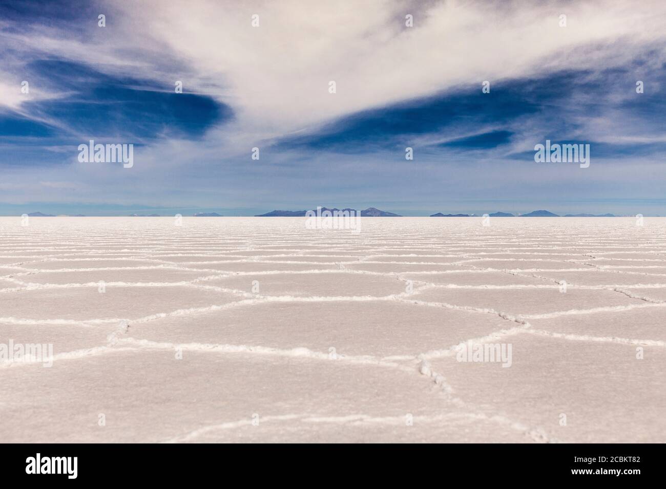 View of vast white salt flats, Salar de Uyuni, Southern Antiplano ...