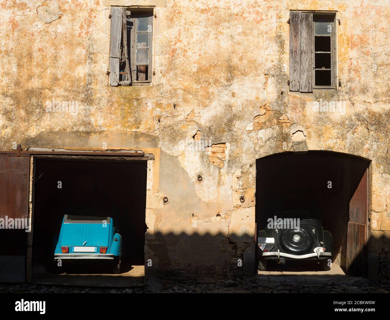 Rundown Garage High Resolution Stock Photography and Images - Alamy
