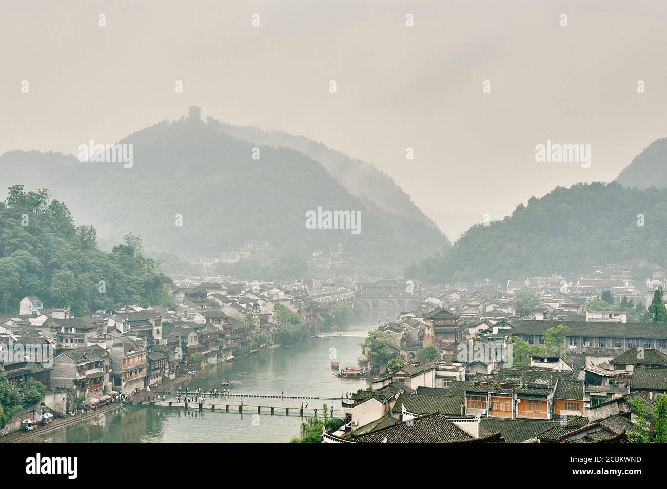 River through town hi-res stock photography and images - Alamy