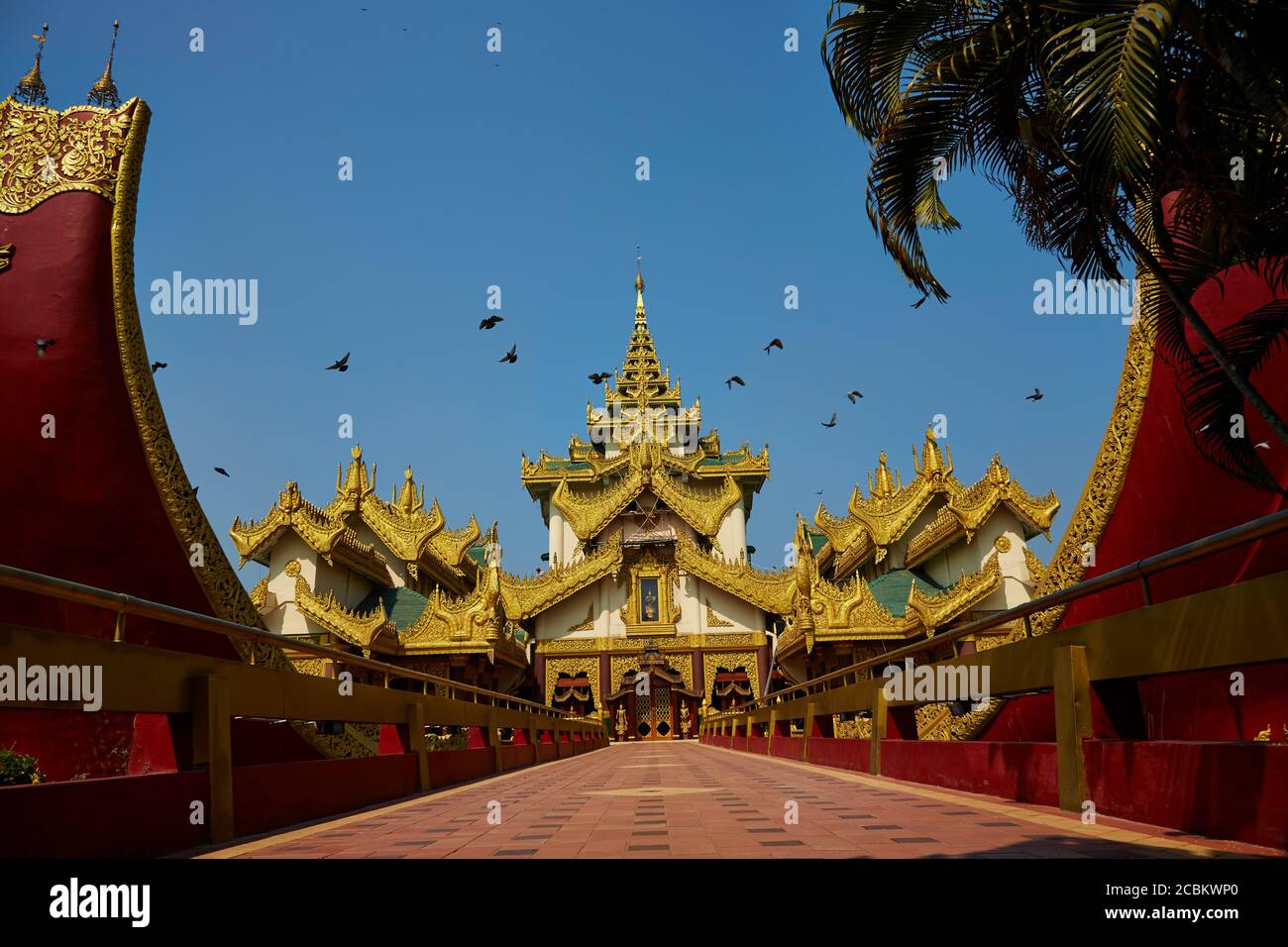 Karaweik palace, Yangon, Myanmar Stock Photo - Alamy