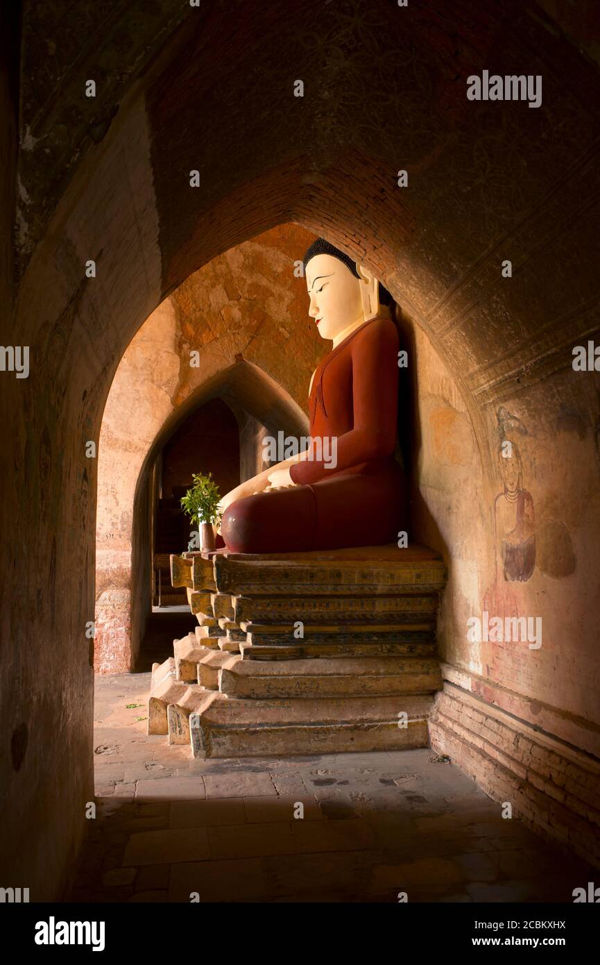 Buddha statue bagan hi-res stock photography and images - Alamy