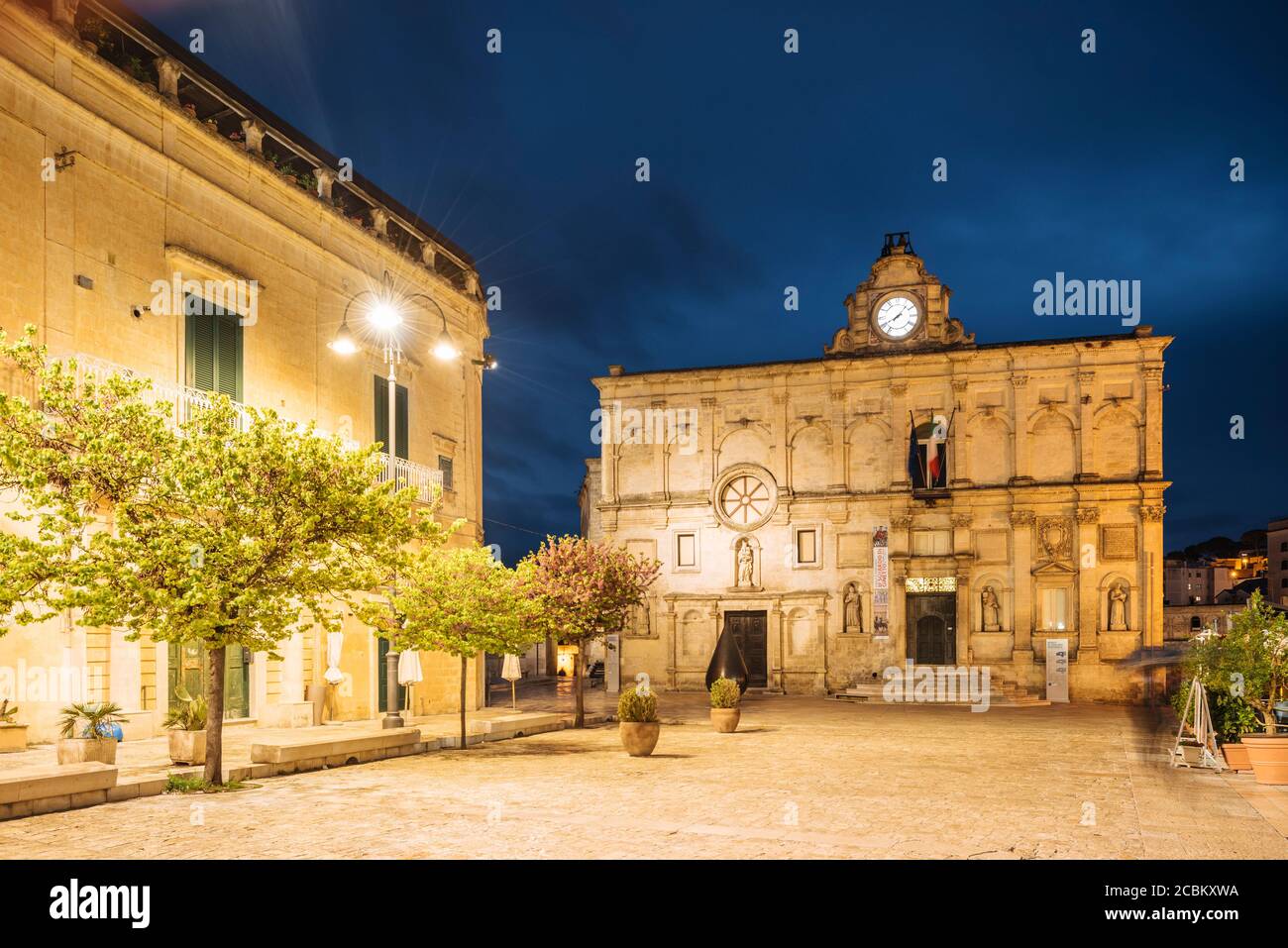 Traditional town square hi-res stock photography and images - Alamy