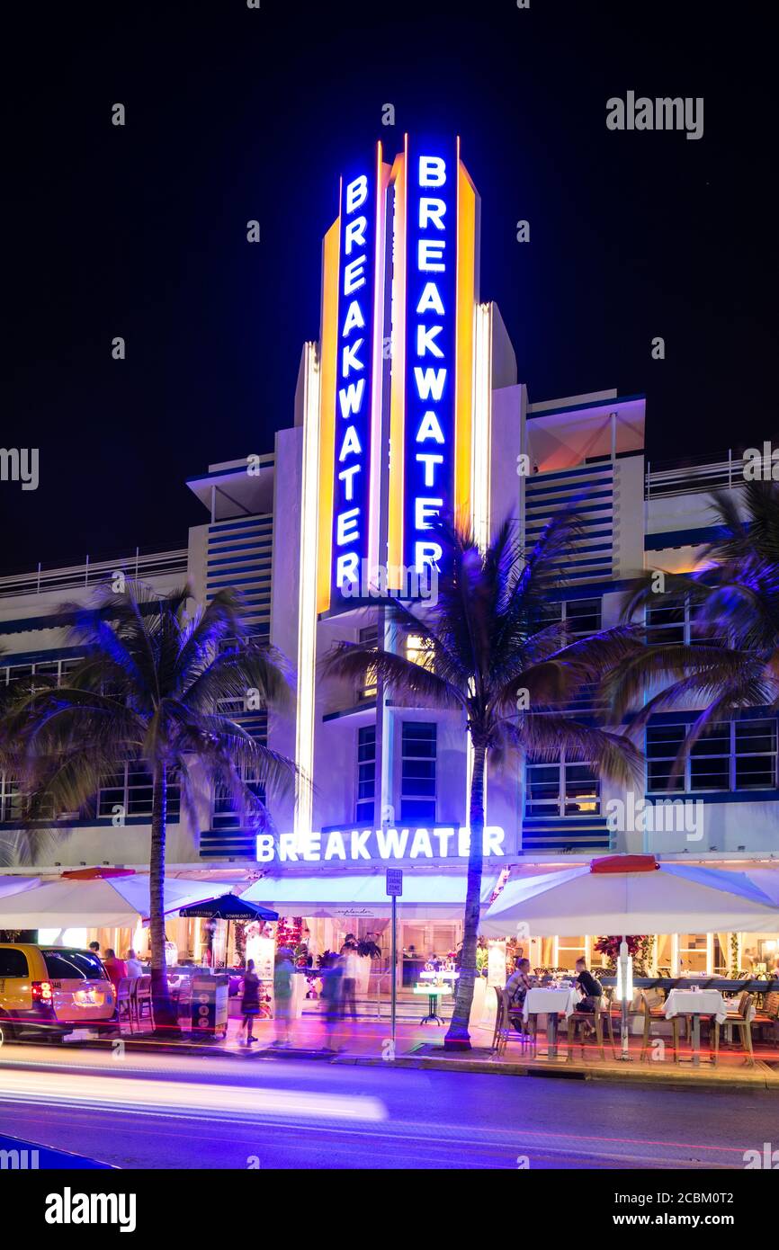 Hotel illuminated with neon sign, Ocean Drive, South Beach, Miami ...
