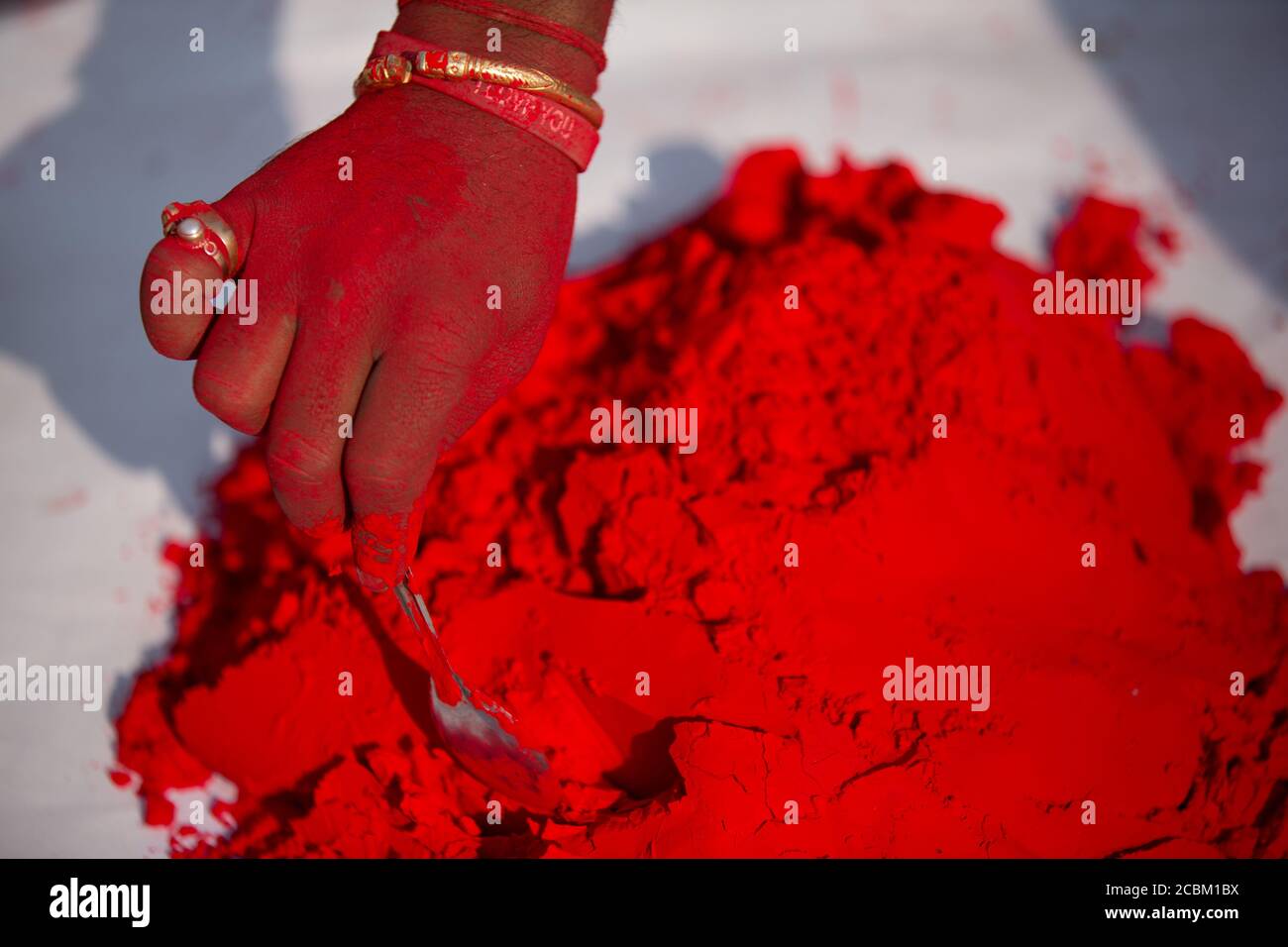 Close up of hand mixing red powder, Jaipur, Rajasthan, India Stock ...
