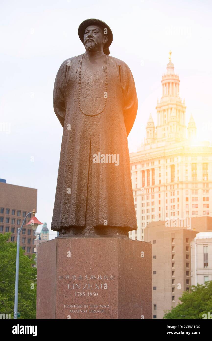 Chinese statue, Chinatown, Manhattan, New York, USA Stock Photo - Alamy