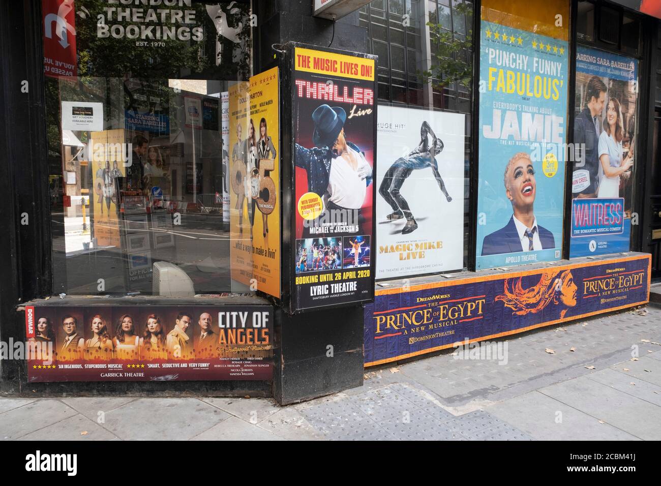 Closing ticket office hi-res stock photography and images - Alamy