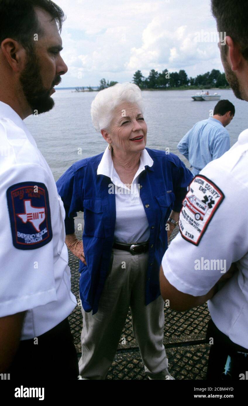 Female emts hi-res stock photography and images - Alamy