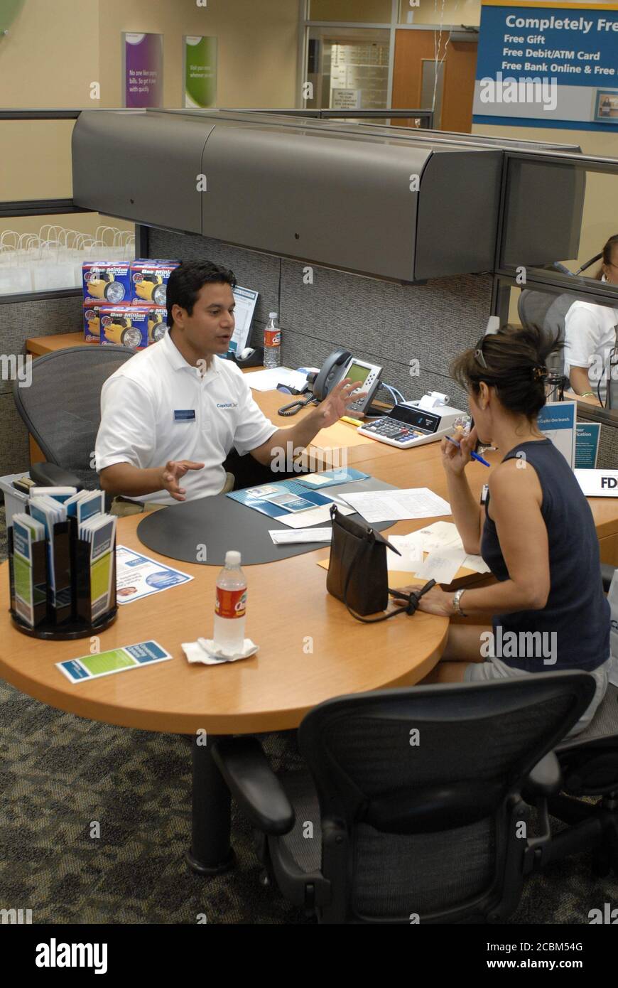 Austin, Texas USA, August 1, 2006: Hispanic customer service ...