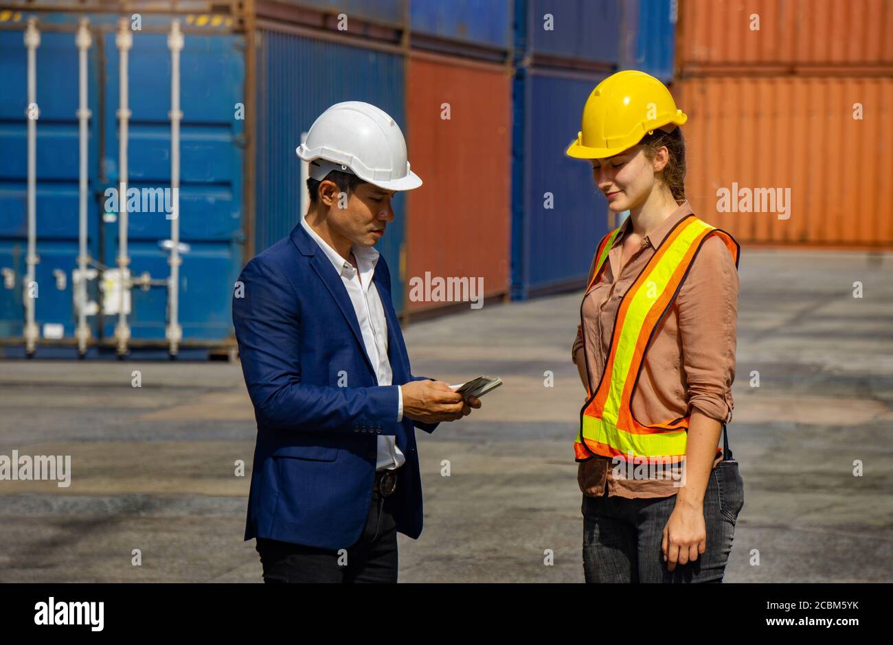 Supervisor factory employees hi-res stock photography and images - Alamy