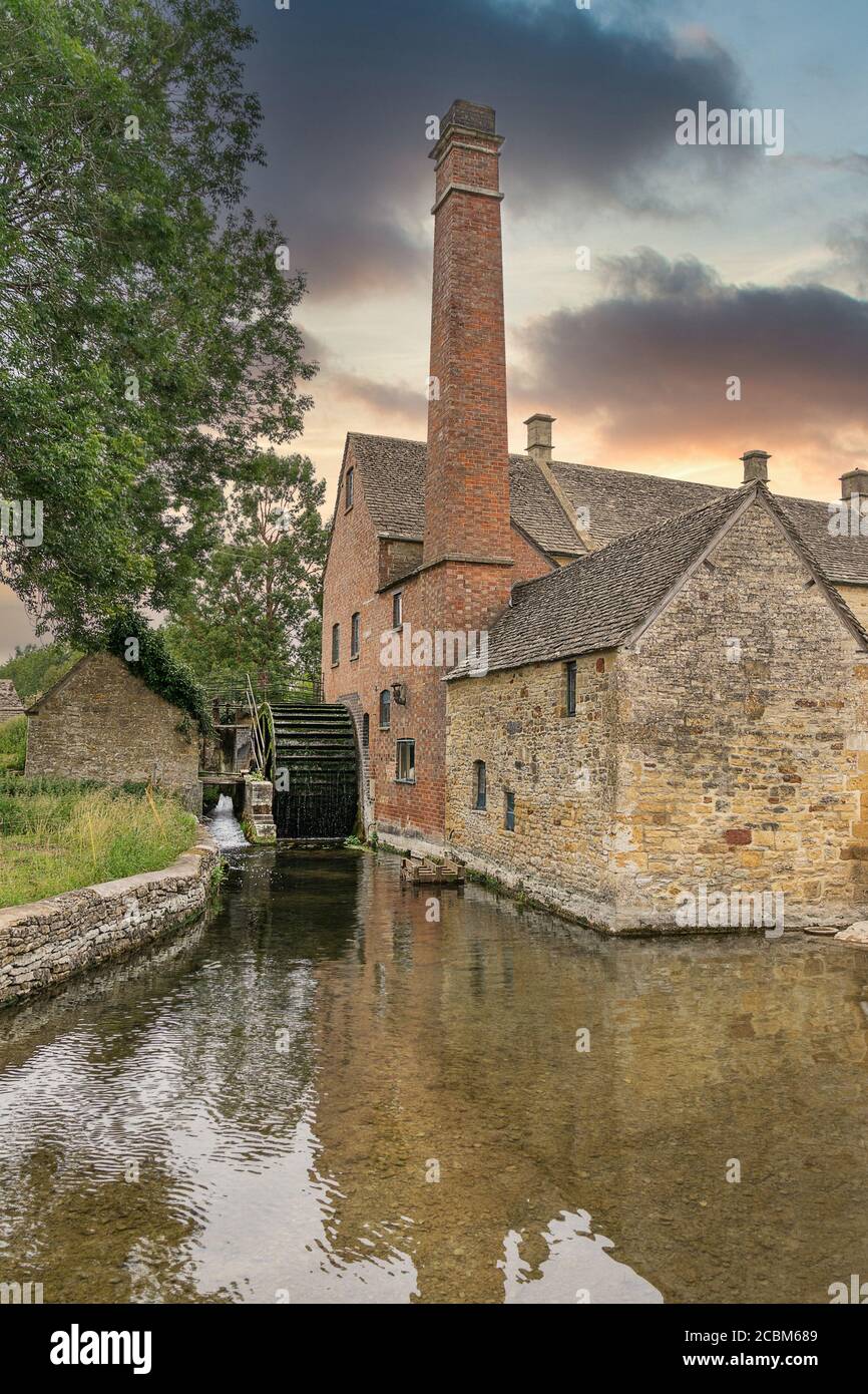 Lower slaughter cotswolds village hi-res stock photography and images ...