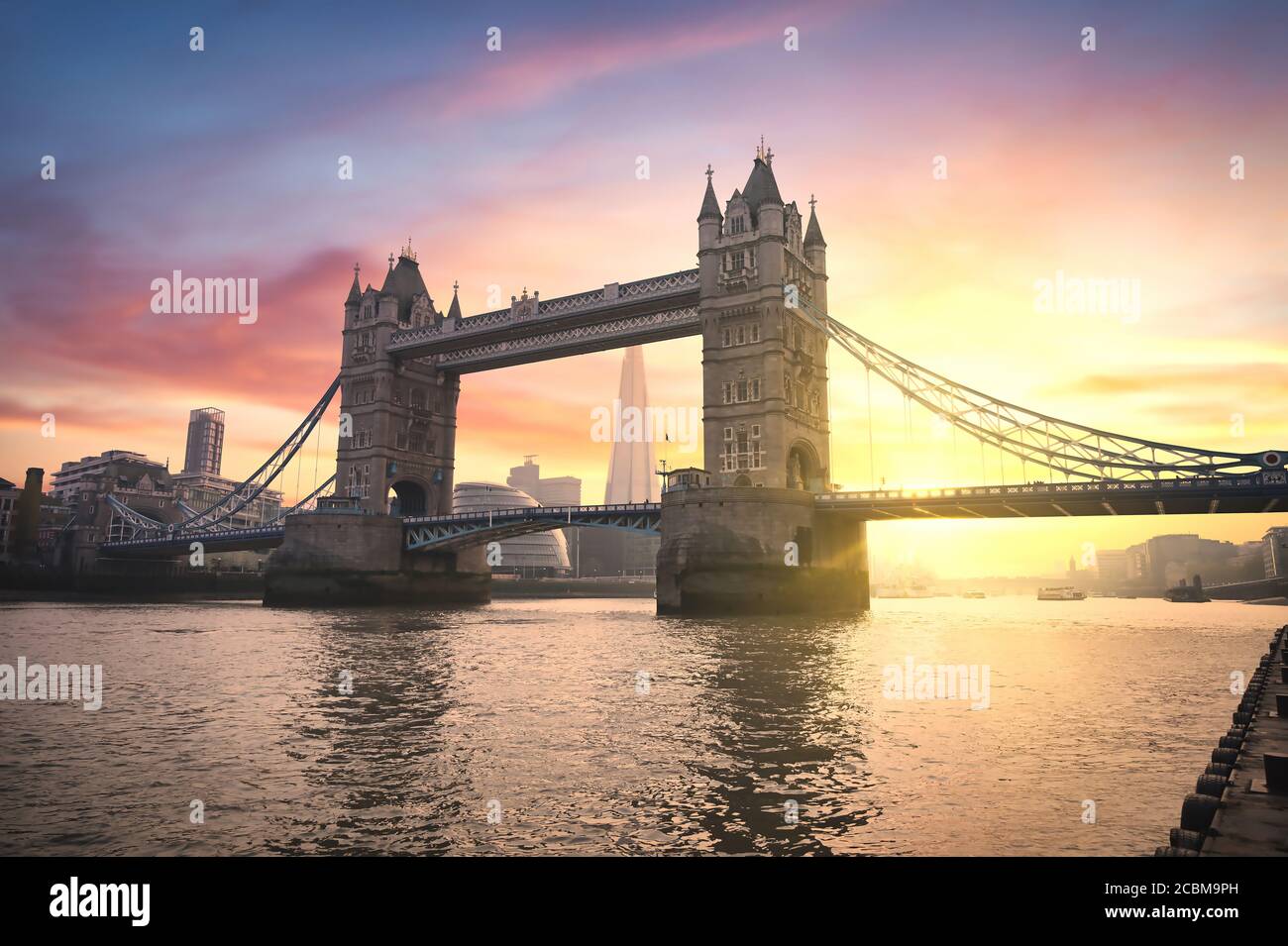 Sunset over Tower Bridge crossing the River Thames in London, UK Stock ...