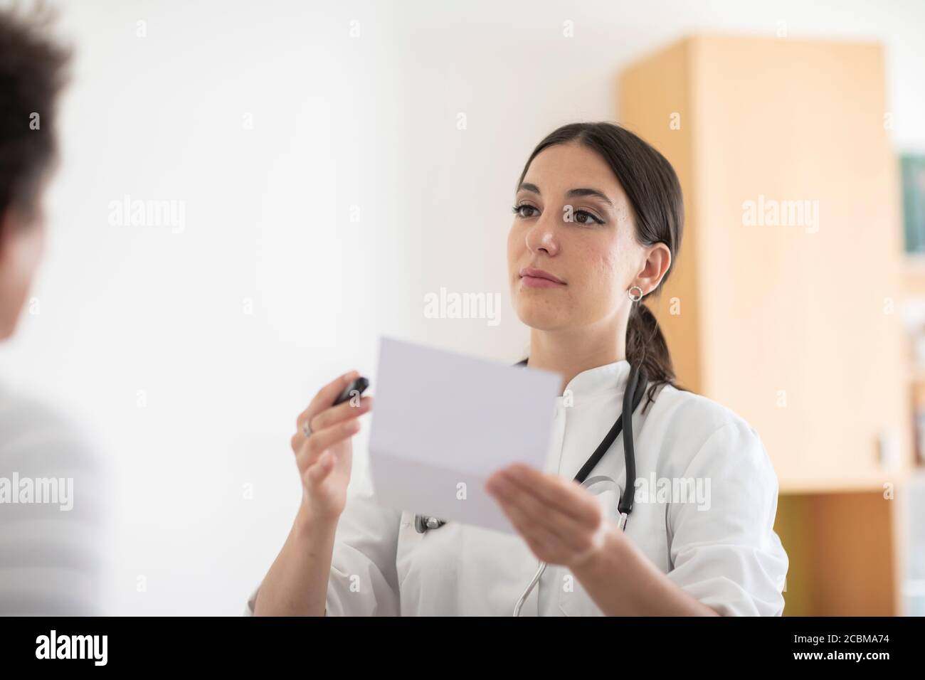 Doctor conversation practice hi-res stock photography and images - Alamy