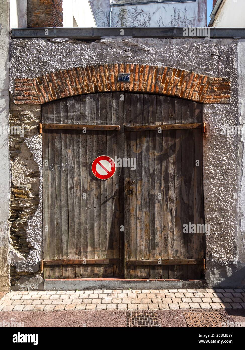 French garage doors hi-res stock photography and images - Alamy