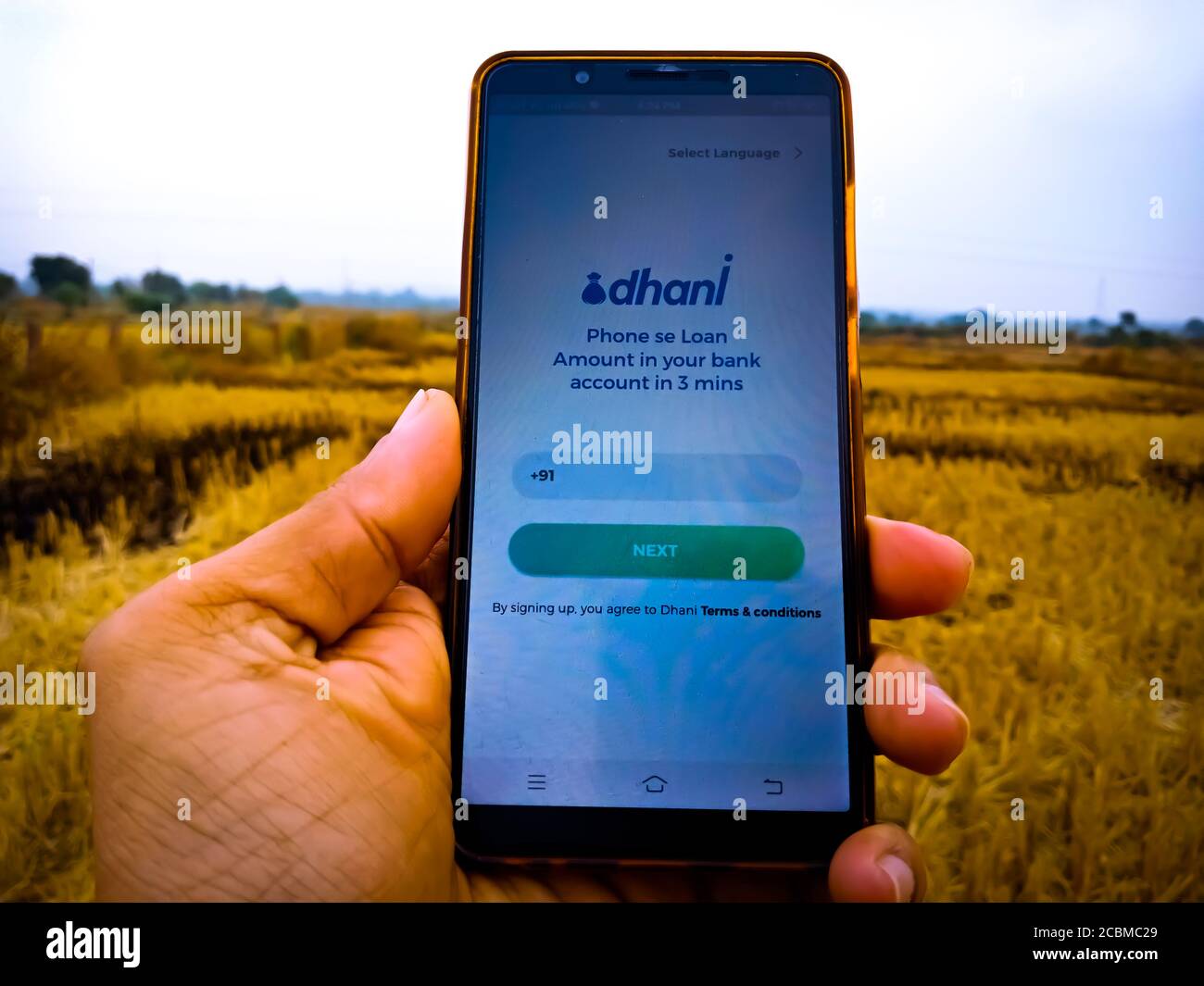 DISTRICT KATNI, INDIA - DECEMBER 20, 2019: Dhani loan online portal ...