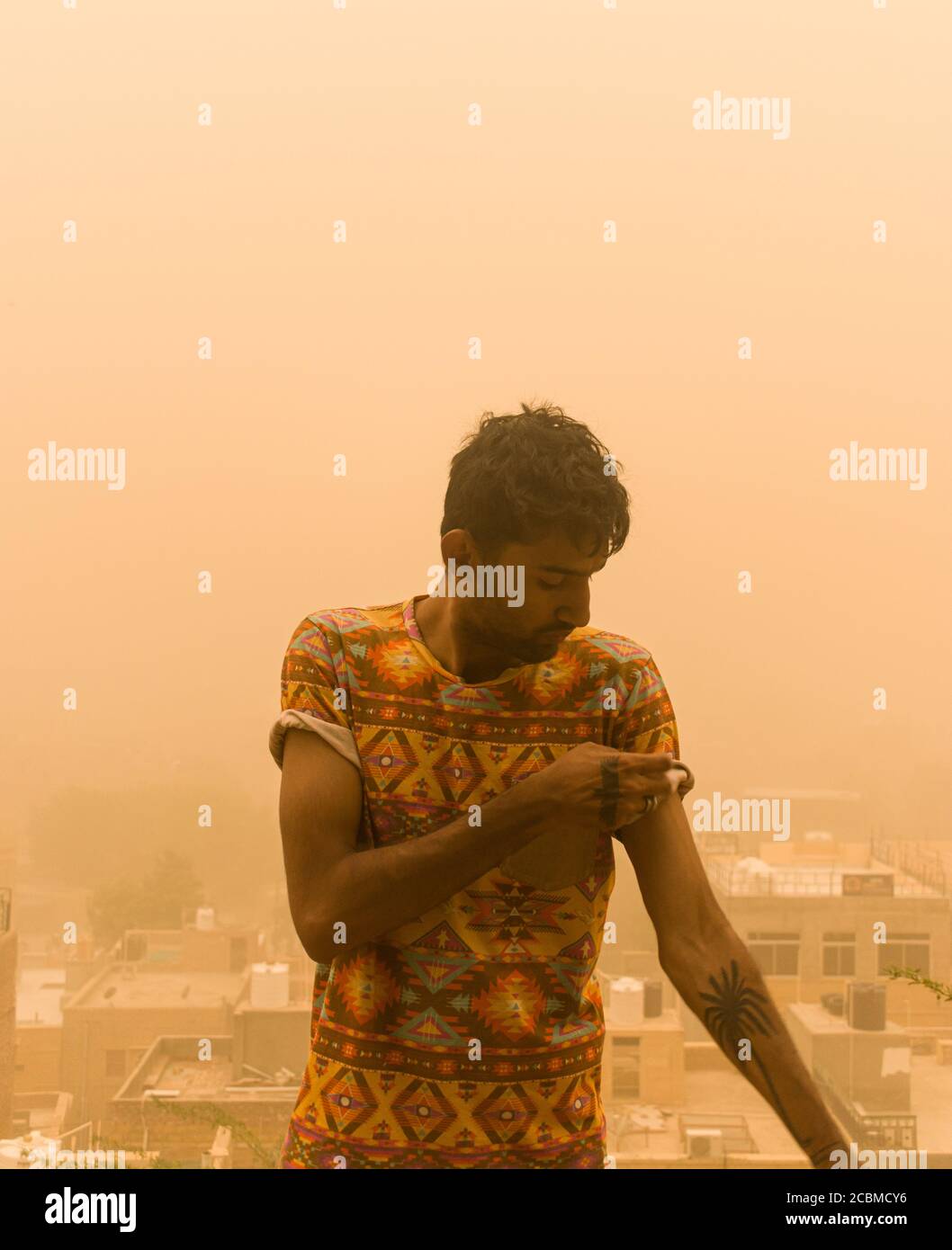 man showing off his physique outdoor during sandstorm Stock Photo - Alamy