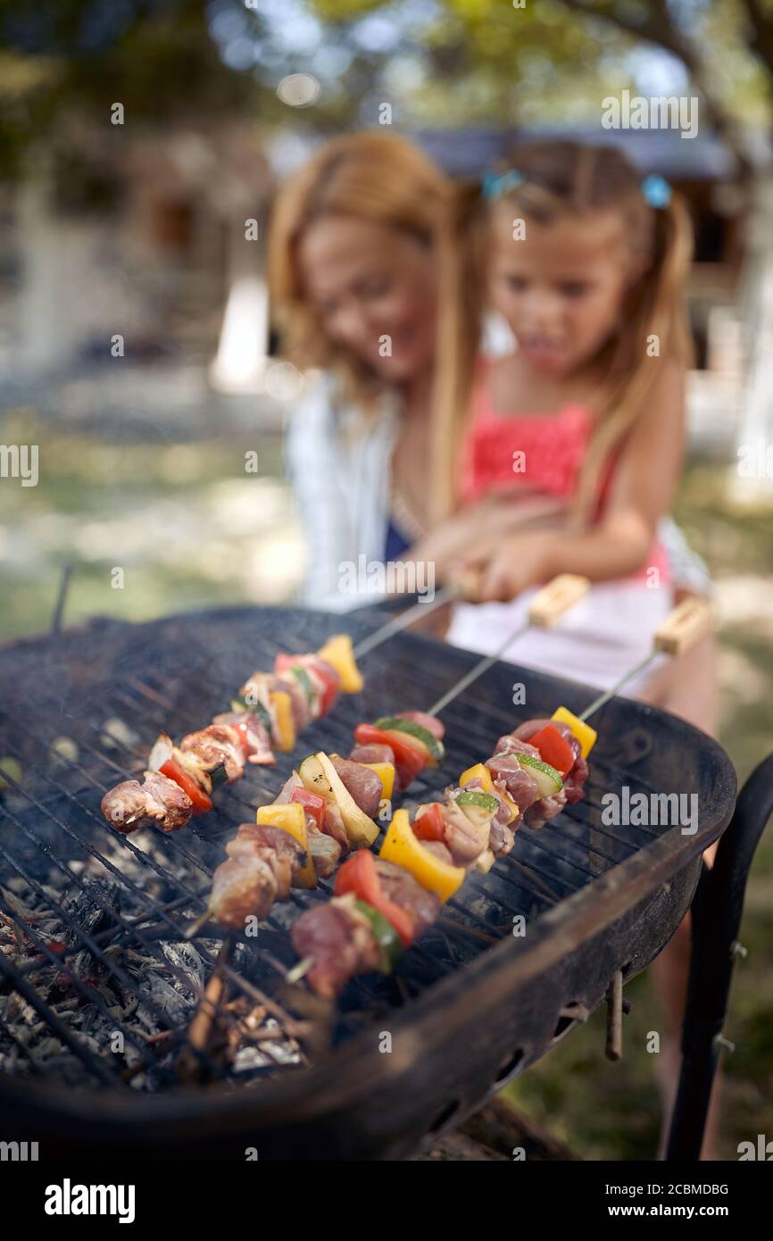 Grilling family hi-res stock photography and images - Alamy