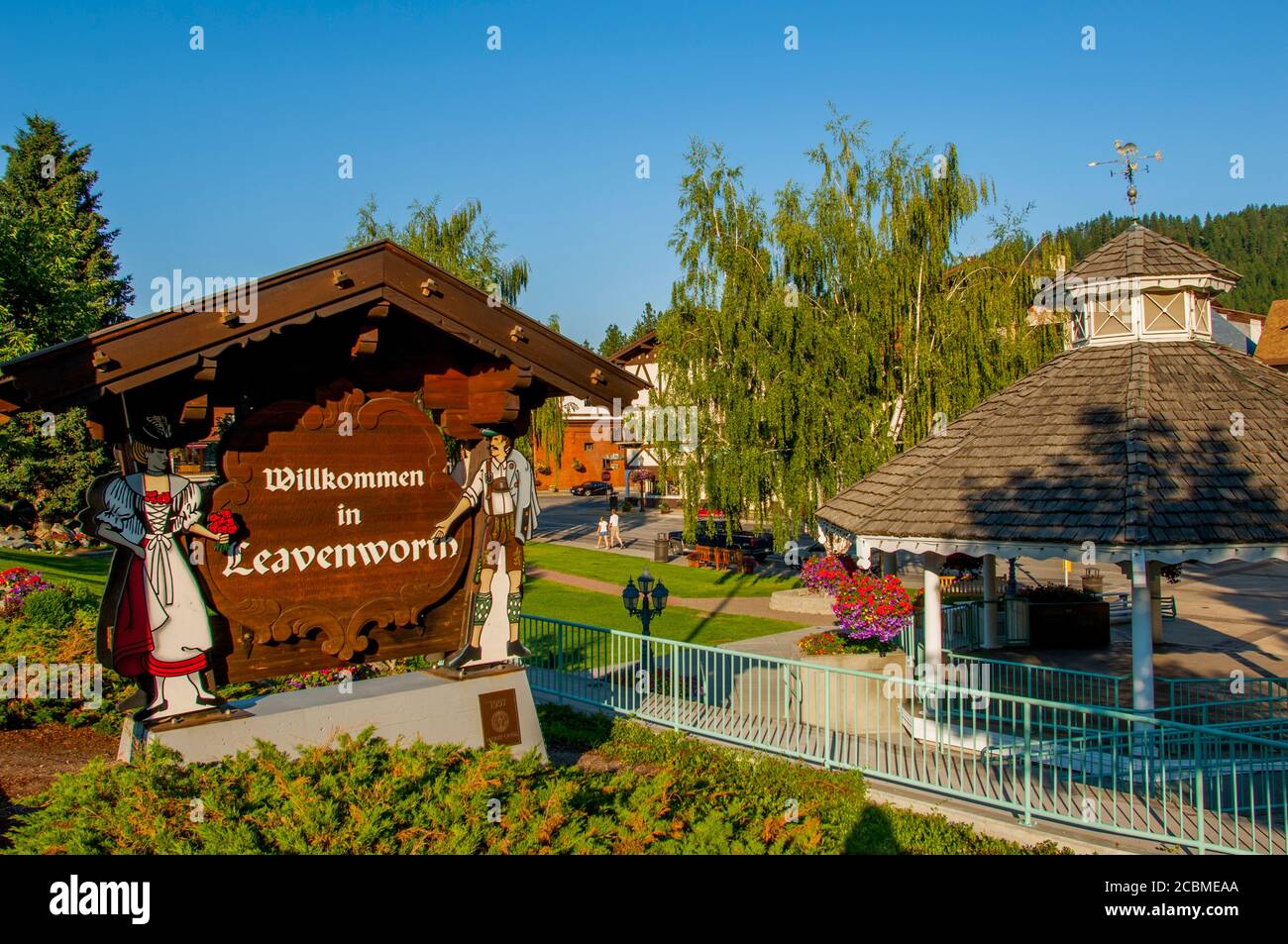 The welcome sign in the Bavarian style village of Leavenworth, Eastern ...