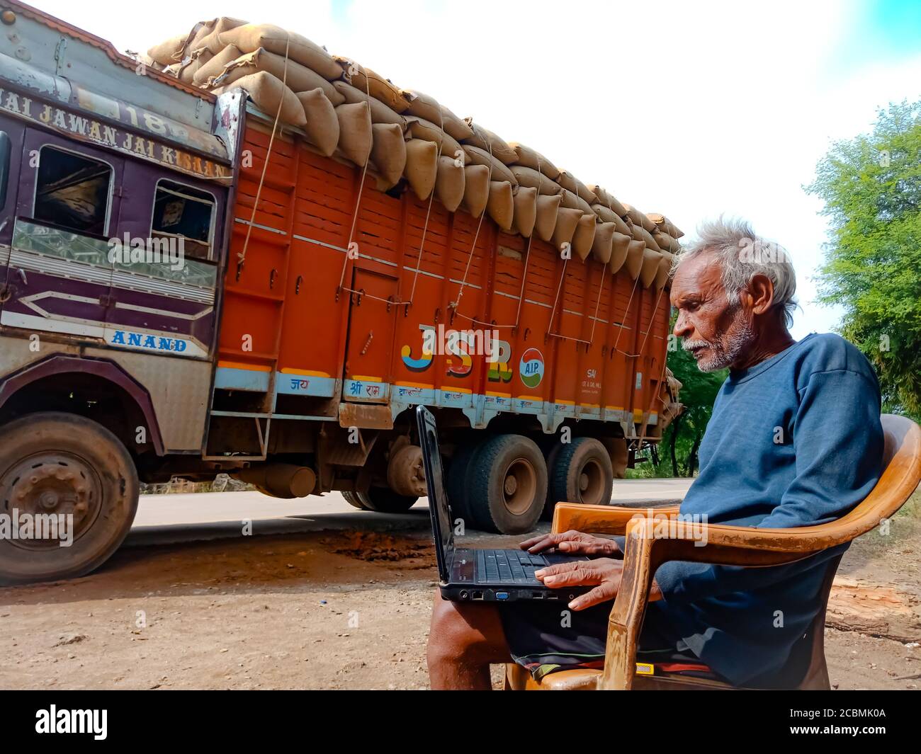 Culture india mobile countryside hi-res stock photography and images ...