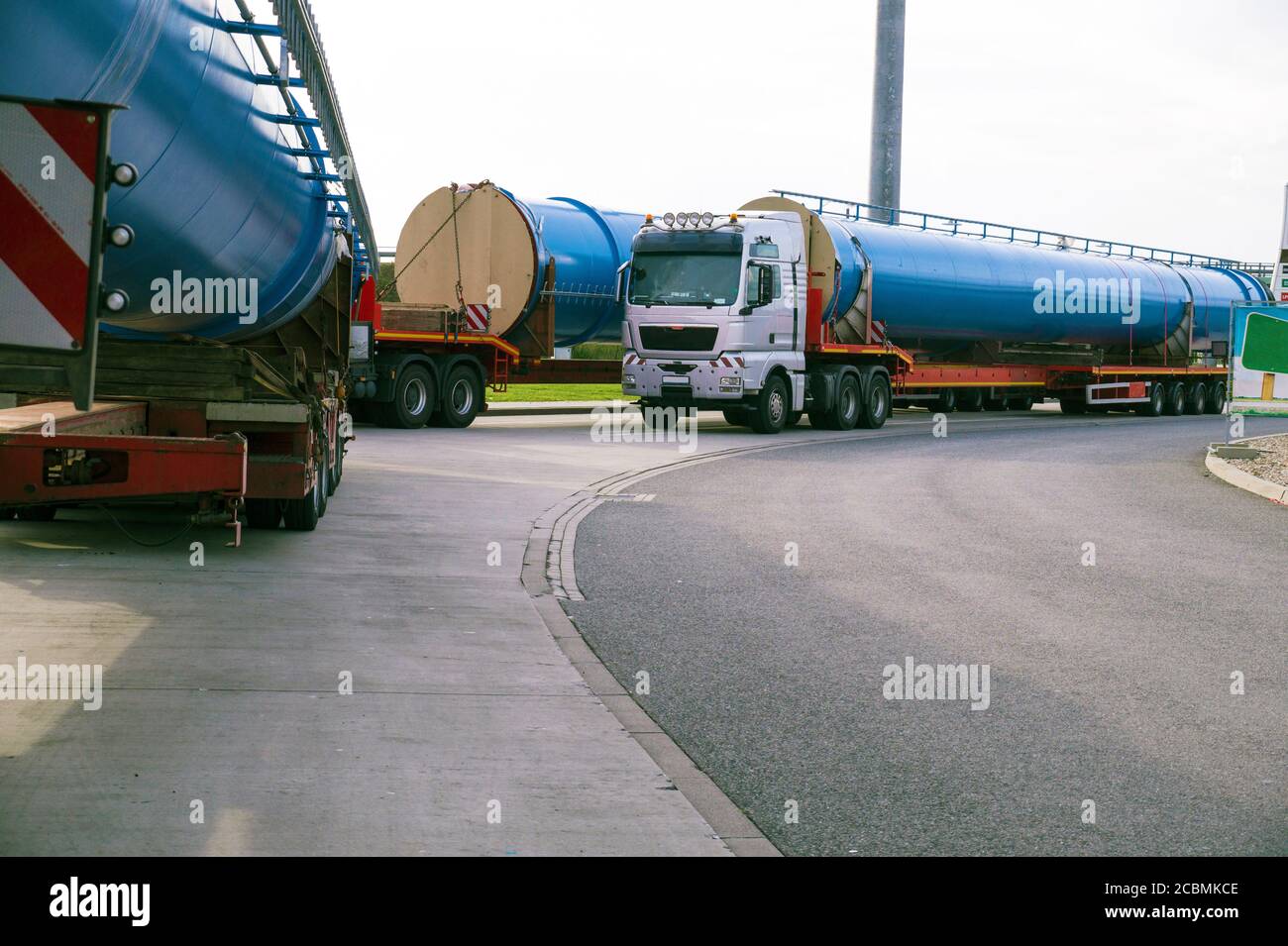 Oversize load semi truck hi-res stock photography and images - Alamy
