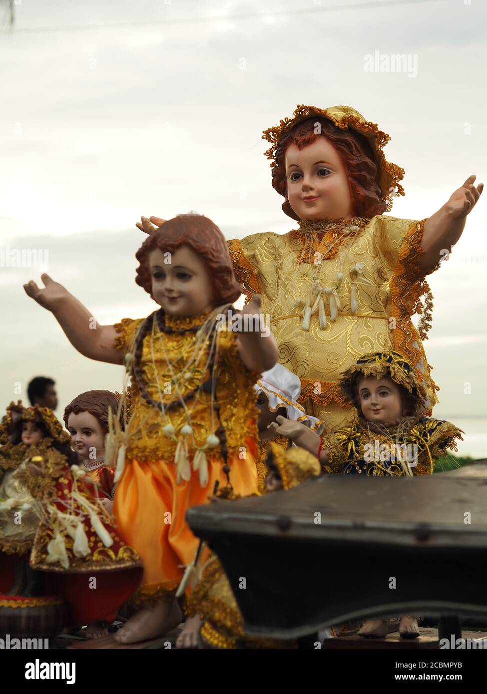 Antique dolls with their hands open Stock Photo - Alamy