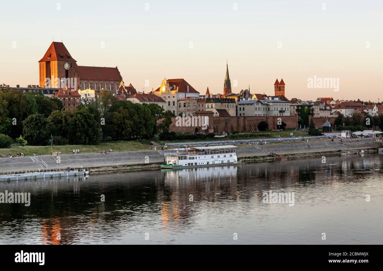 Old town of Torun and its waterfront Stock Photo - Alamy