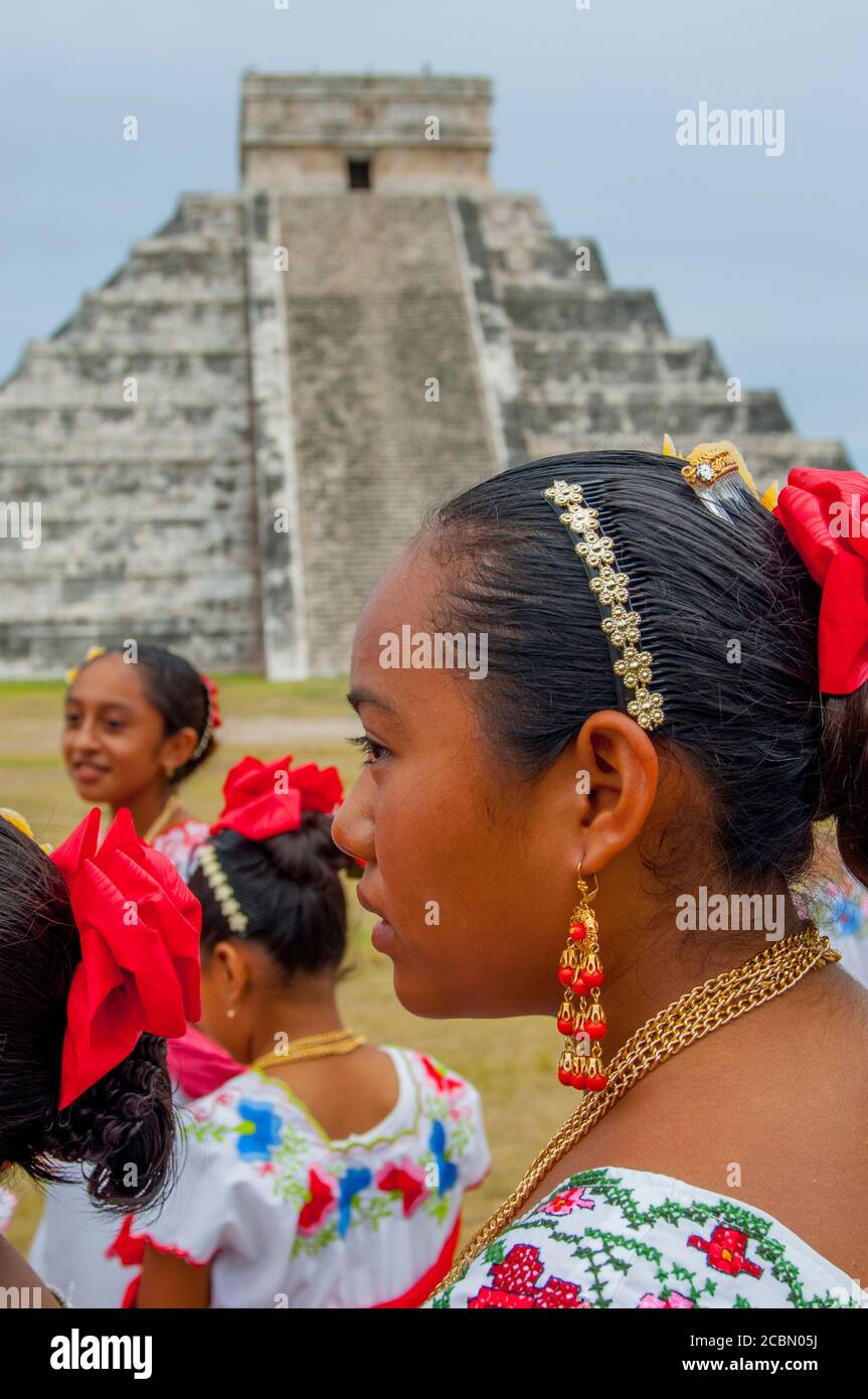 Mayan girl in dance hi-res stock photography and images - Alamy