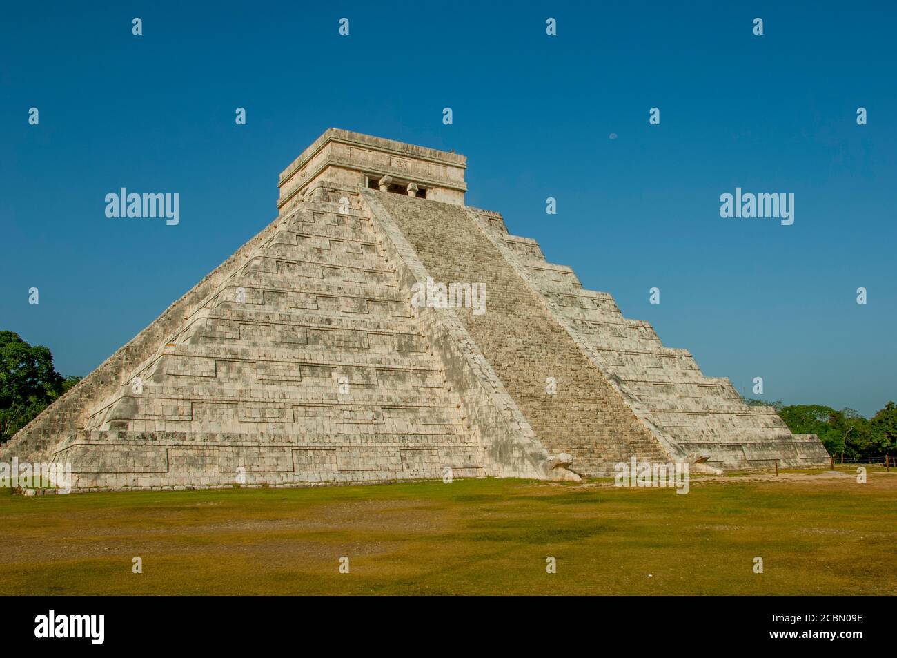 View of El Castillo (Temple of Kukulcan), the great Mayan pyramid, in ...
