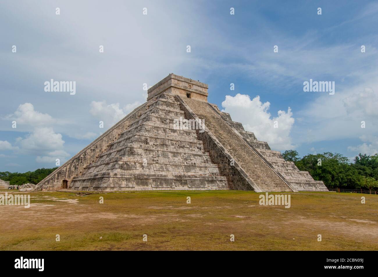 View of El Castillo (Temple of Kukulcan), the great Mayan pyramid, in ...