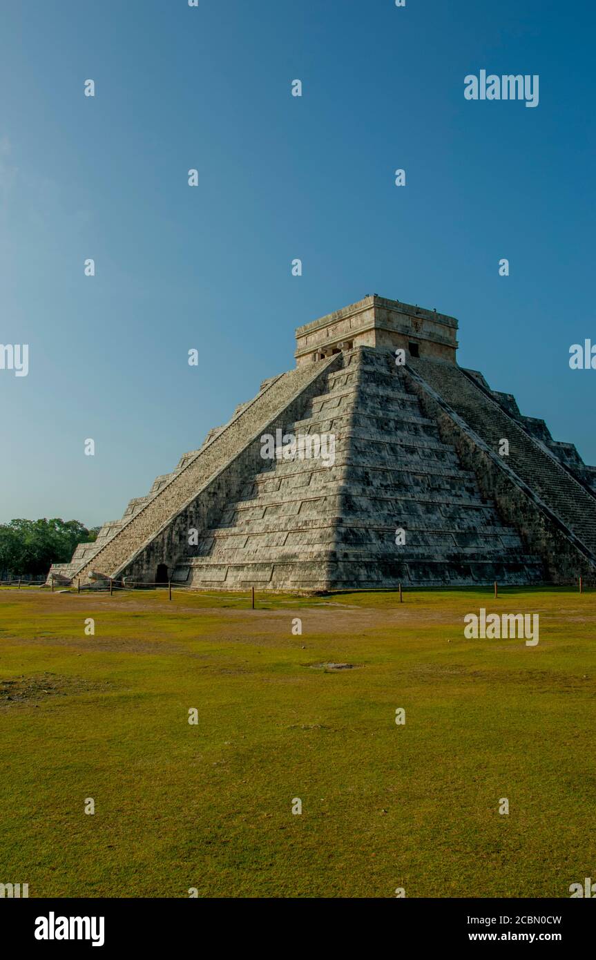 View of El Castillo (Temple of Kukulcan), the great Mayan pyramid, in ...