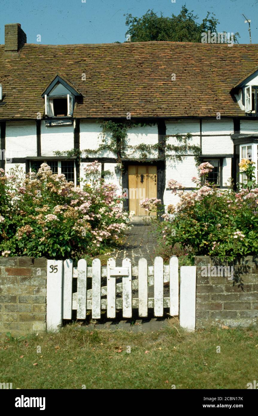 Picket gate hi-res stock photography and images - Alamy