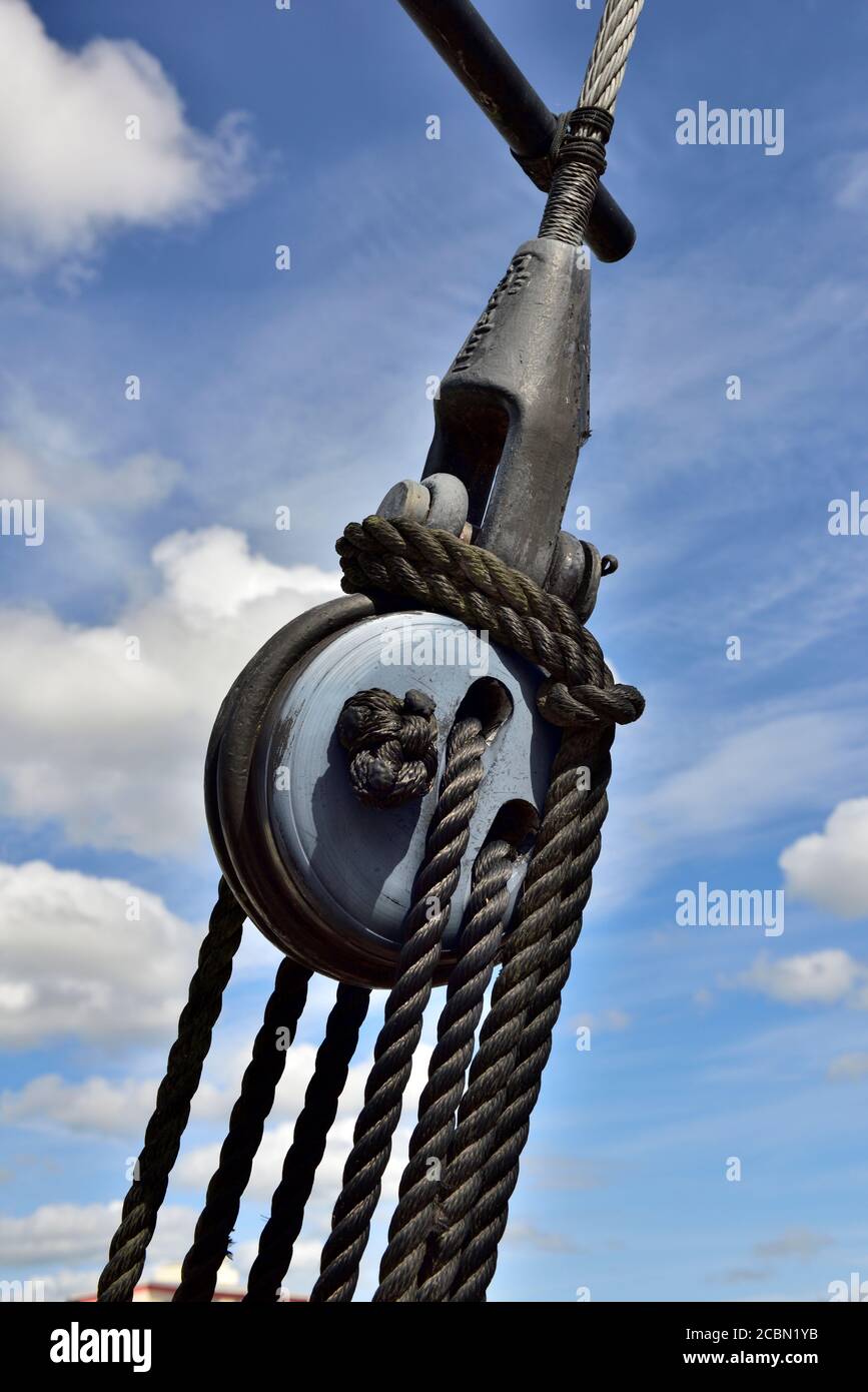 Block rigging on ship hi-res stock photography and images - Alamy