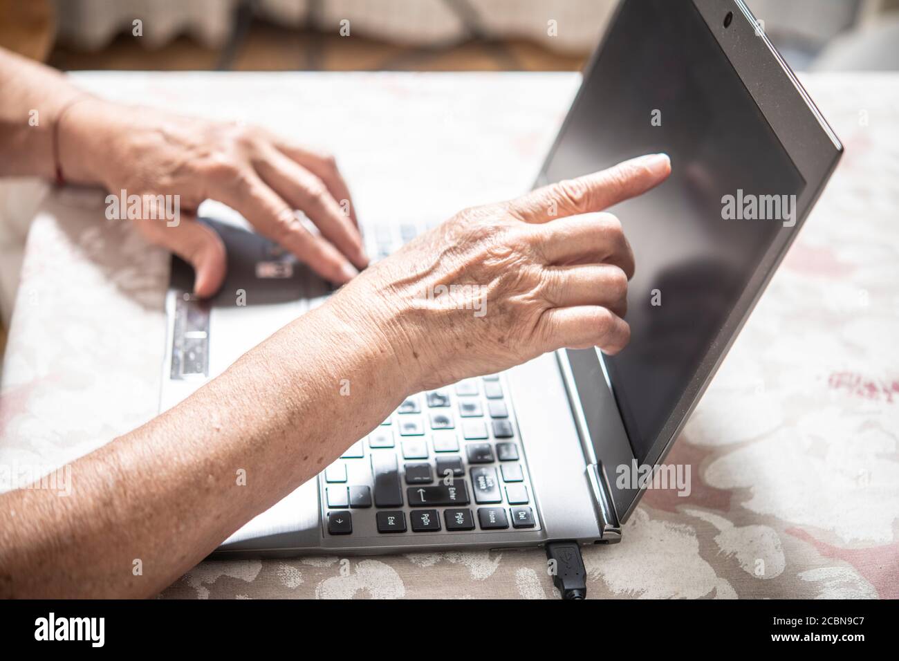 Lady granny technology hi-res stock photography and images - Alamy