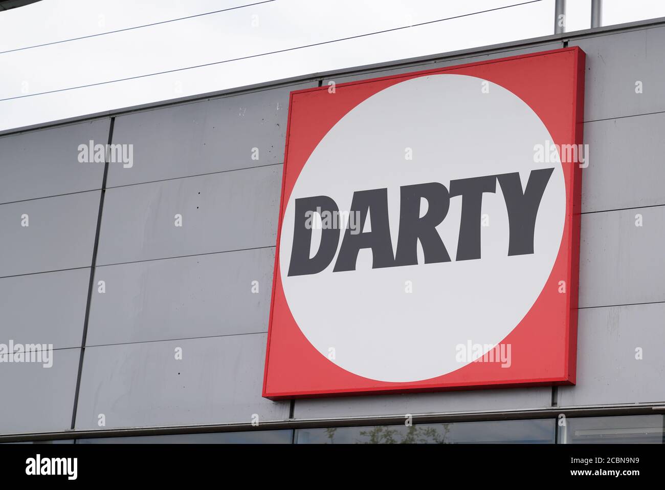 Bordeaux , Aquitaine / France - 08 10 2020 : Darty logo and text sign ...