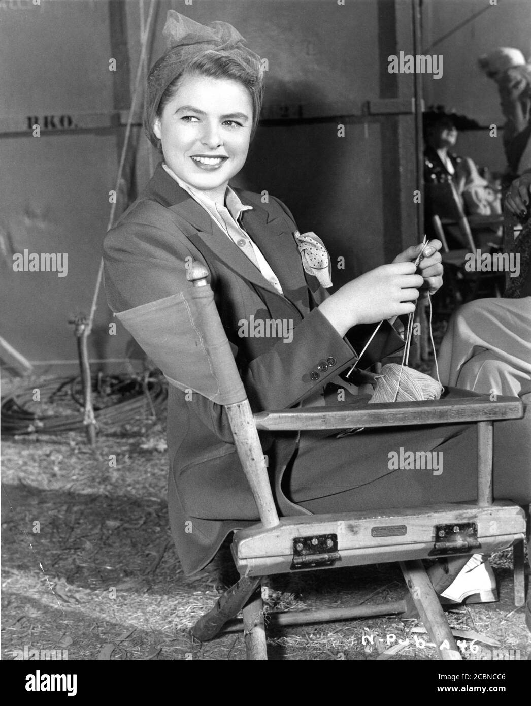 INGRID BERGMAN on set candid during filming of NOTORIOUS ! 1946 ...