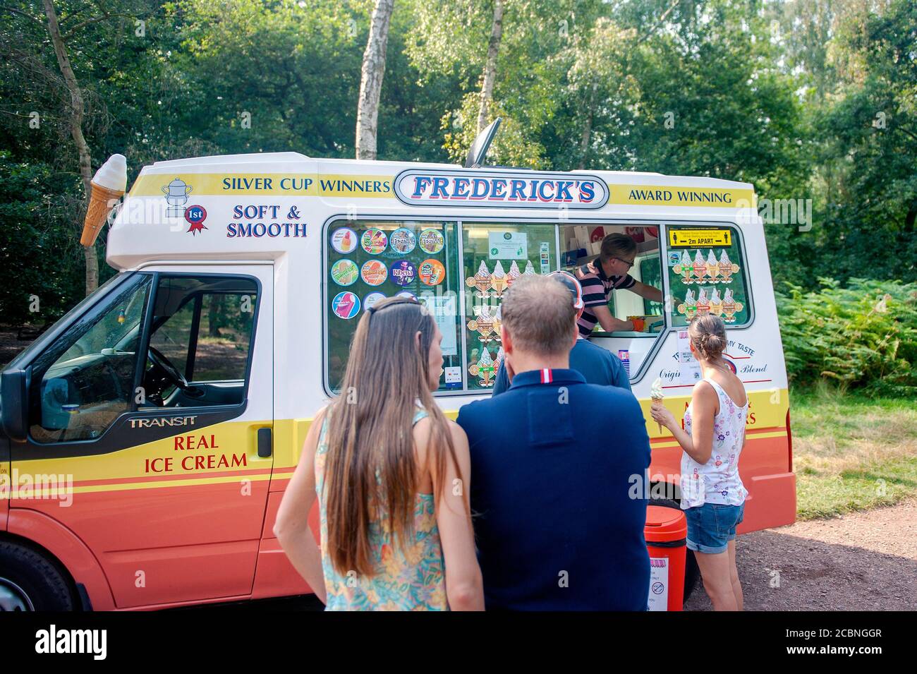 Queue for ice cream van hi-res stock photography and images - Alamy