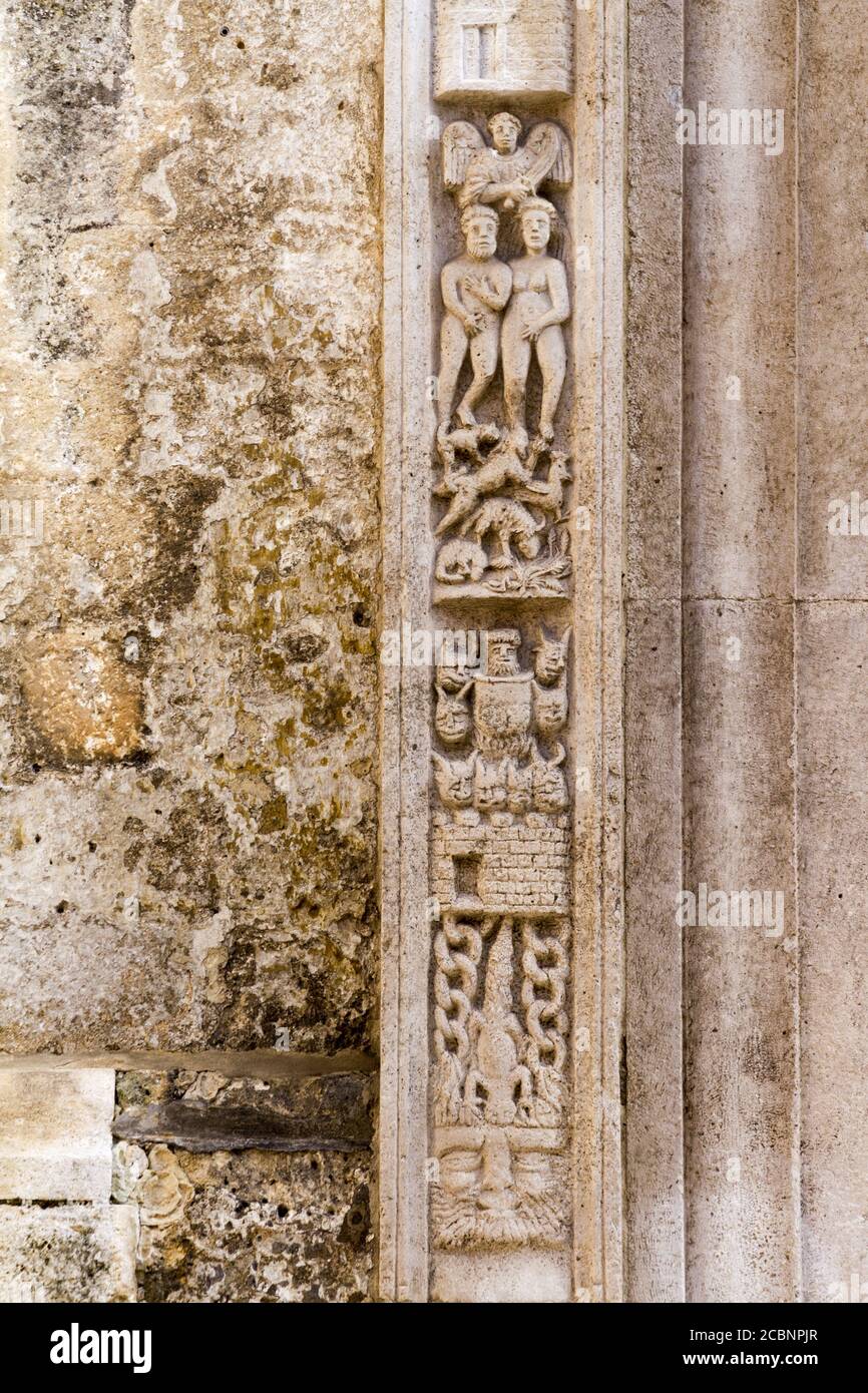 Mesmerizing shot of carved stone statues on the facade of a building ...