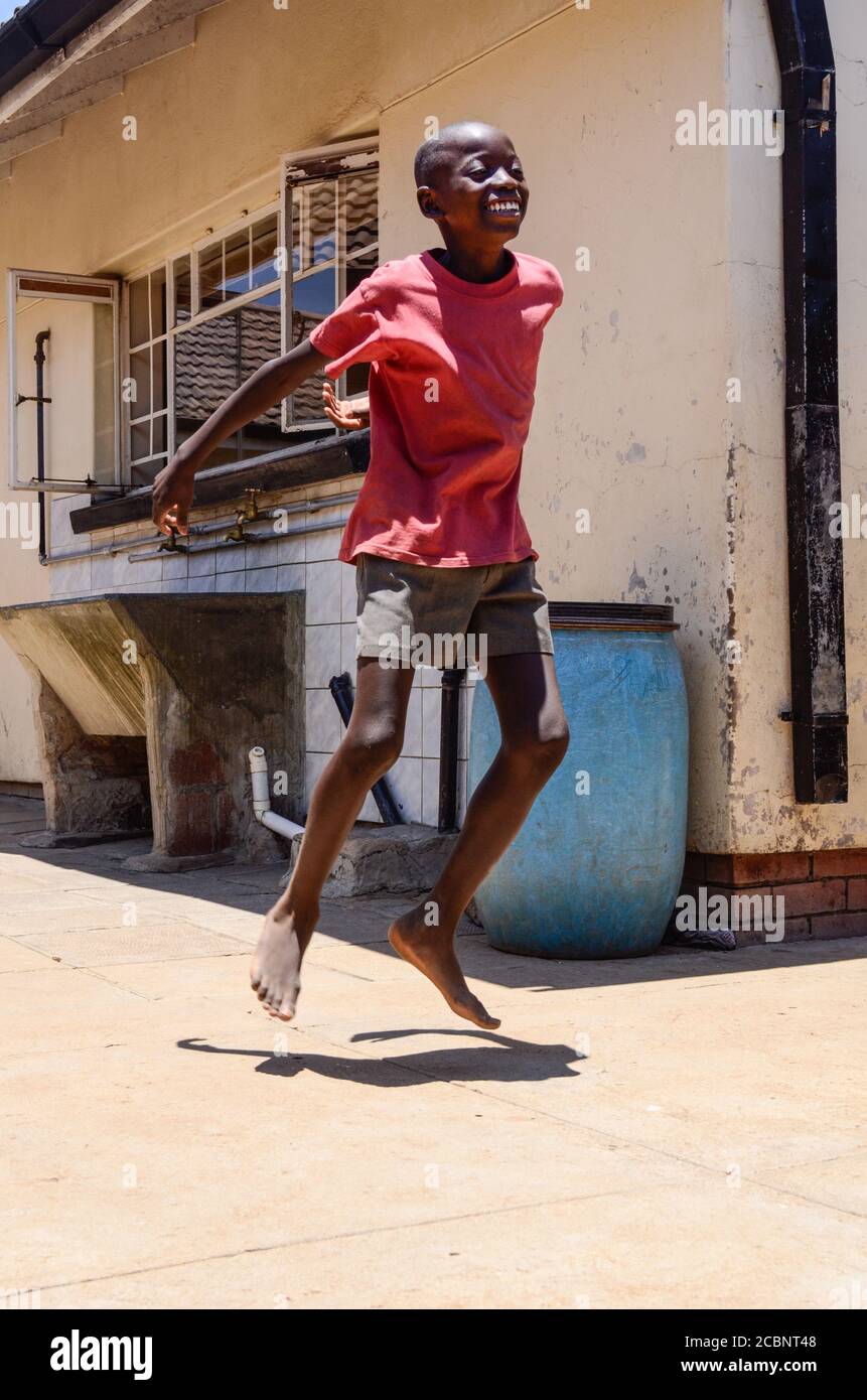 Boys dancing hi-res stock photography and images - Alamy