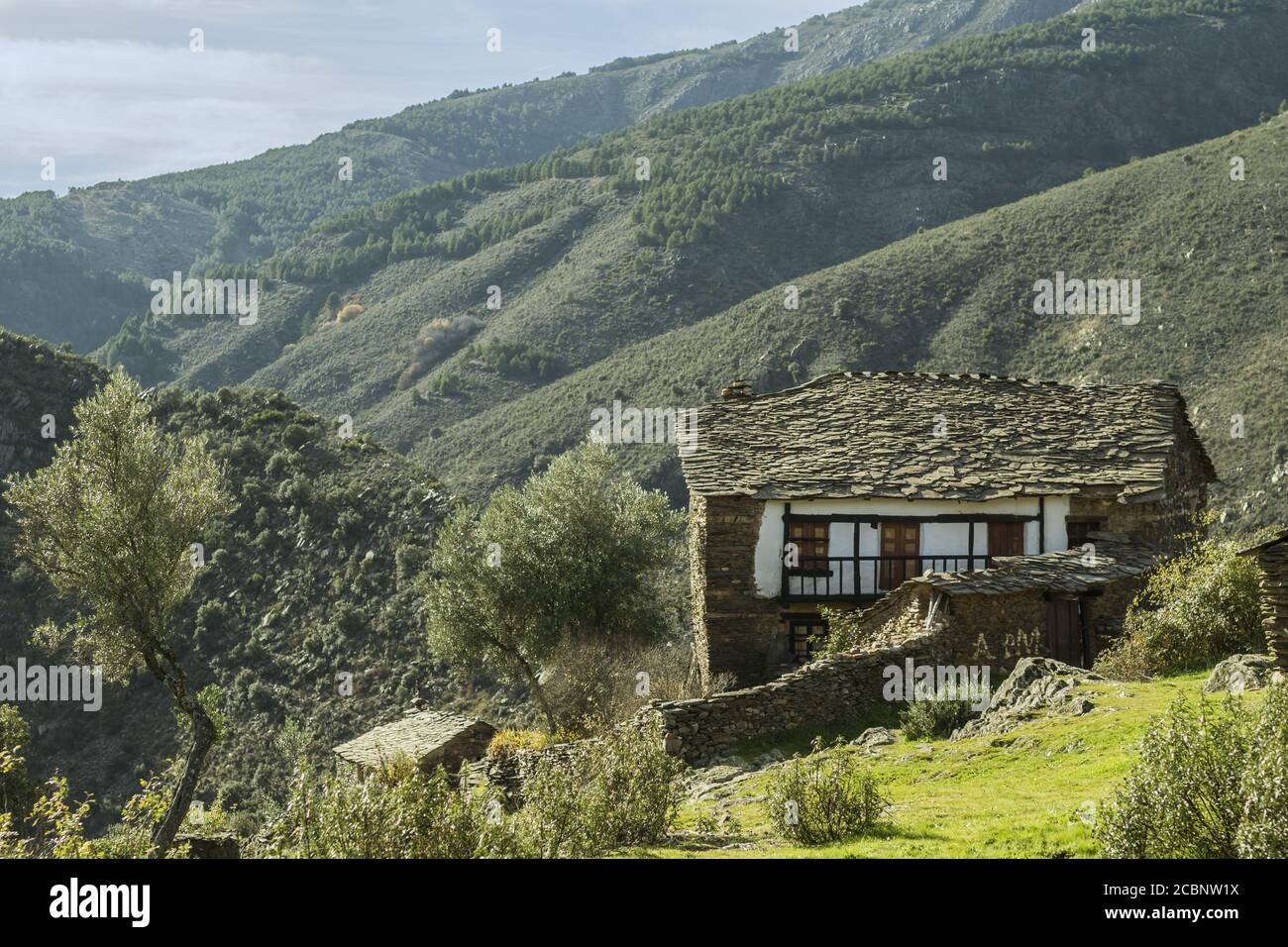 Eye level mountains hi-res stock photography and images - Alamy