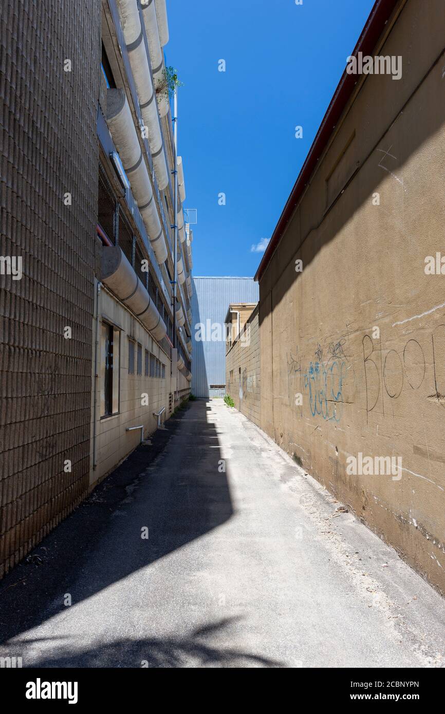 An alleyway between two buildings Stock Photo - Alamy