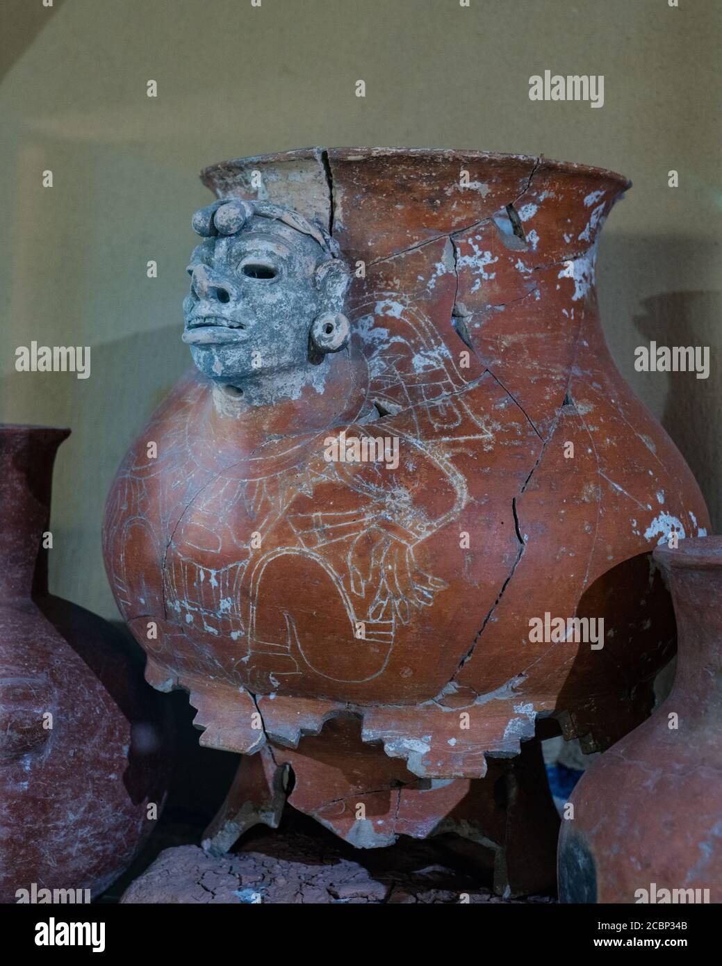 Maya civilization pottery hi-res stock photography and images - Alamy