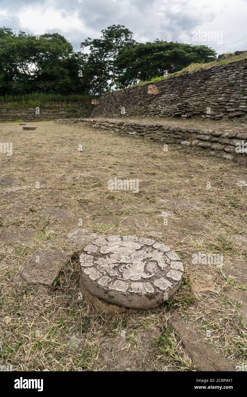 Carving of ball hi-res stock photography and images - Alamy