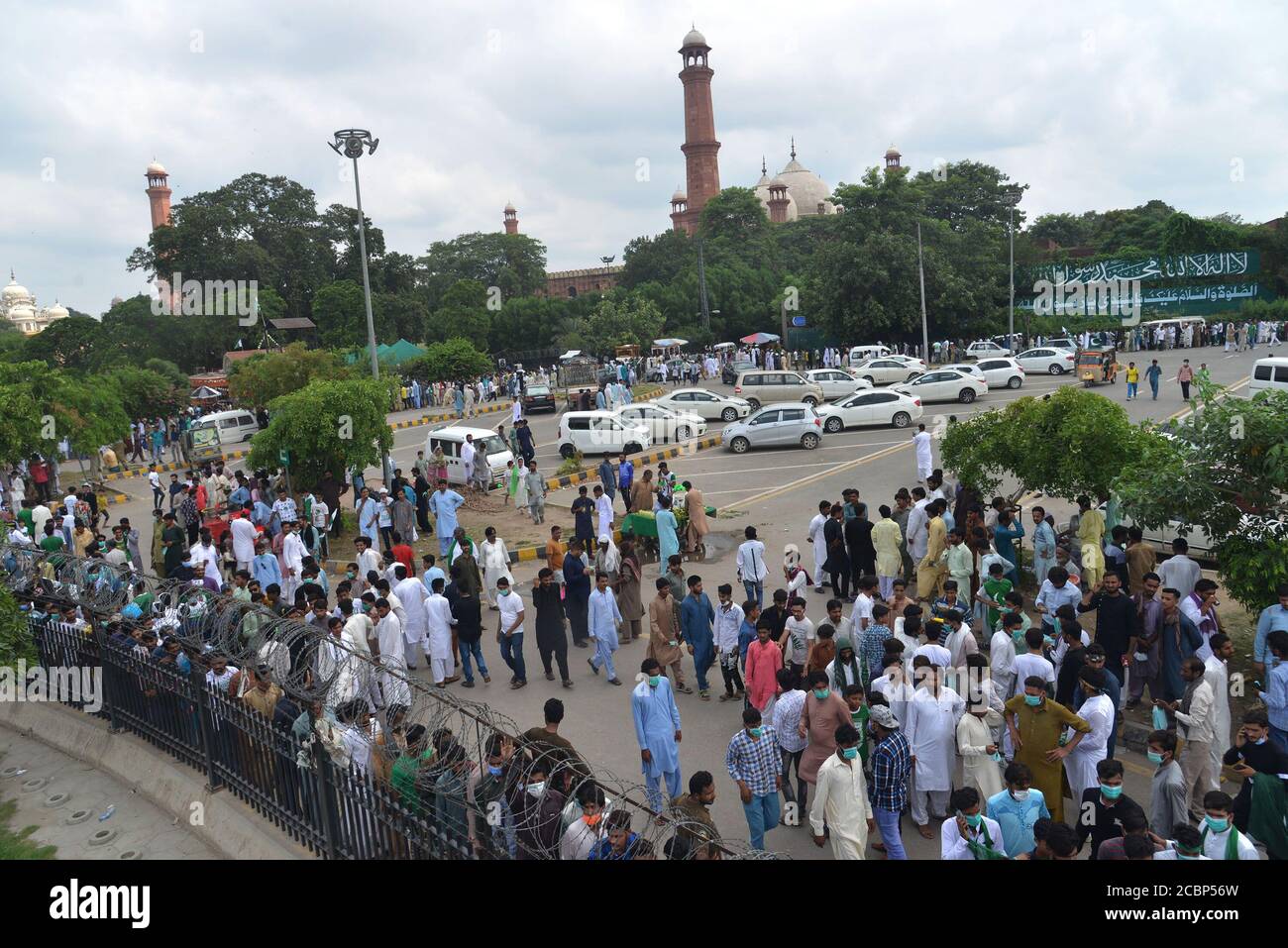 A large numbers of Pakistani people enjoying and celebrating 14th ...