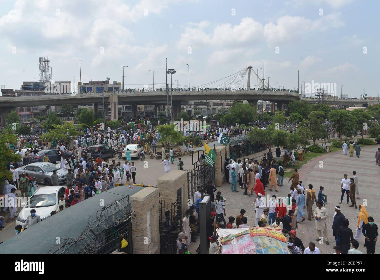 A large numbers of Pakistani people enjoying and celebrating 14th ...