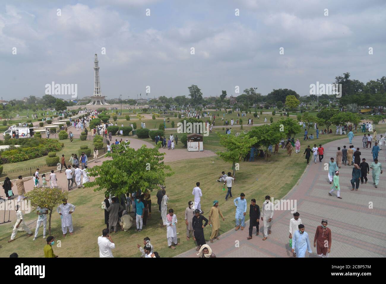 A large numbers of Pakistani people enjoying and celebrating 14th ...
